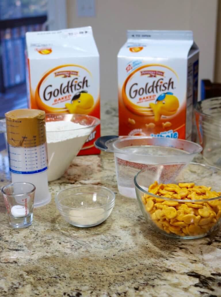 Simple ingredients for a kid-friendly Goldfish Cracker Flat Bread ...